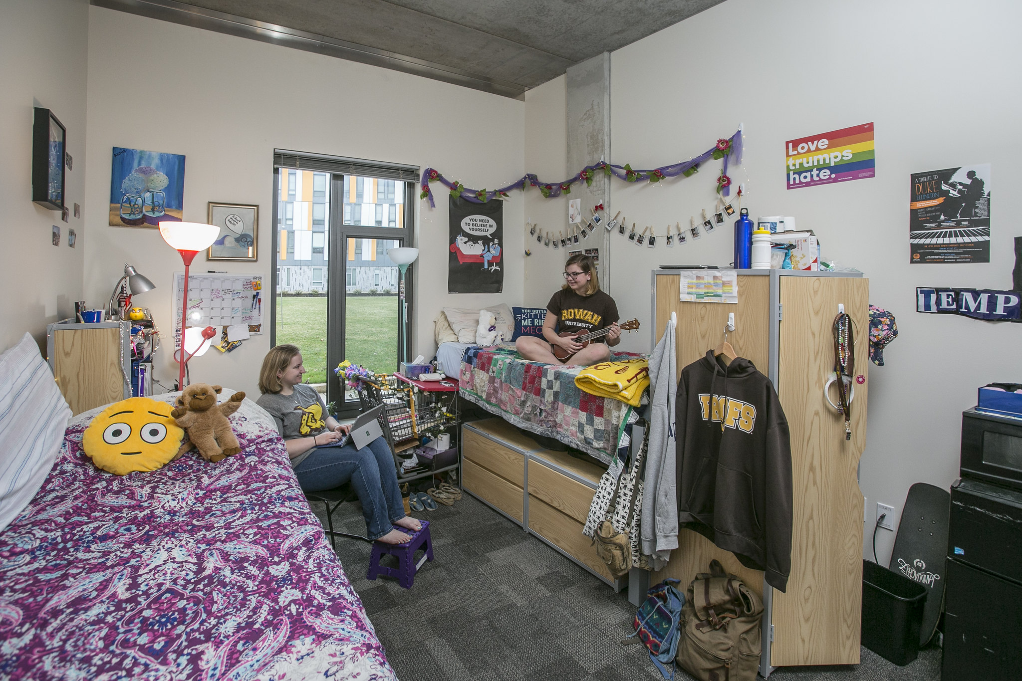 Pros and Cons of Living in Holly Pointe Commons