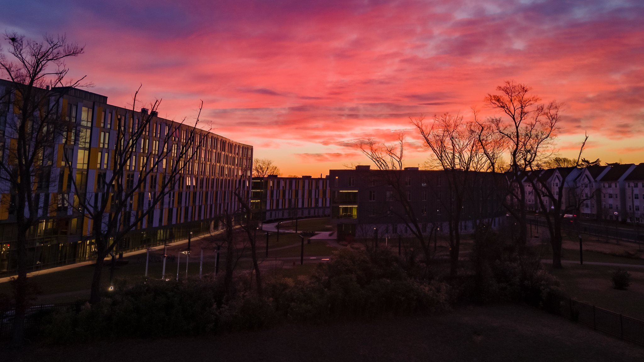 Pros and Cons of Living in Holly Pointe Commons