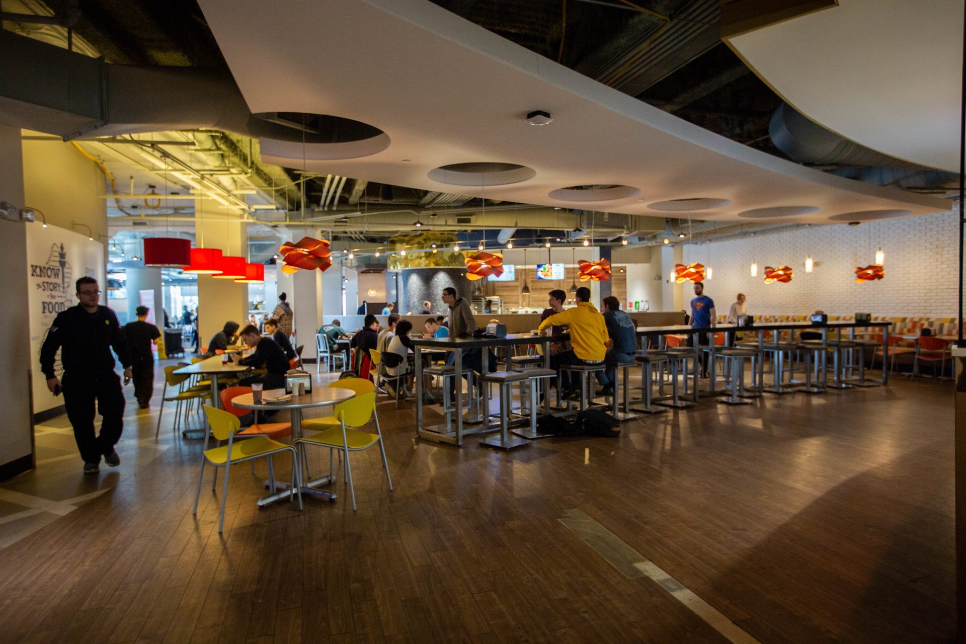 Pros and Cons of Living in Holly Pointe Commons