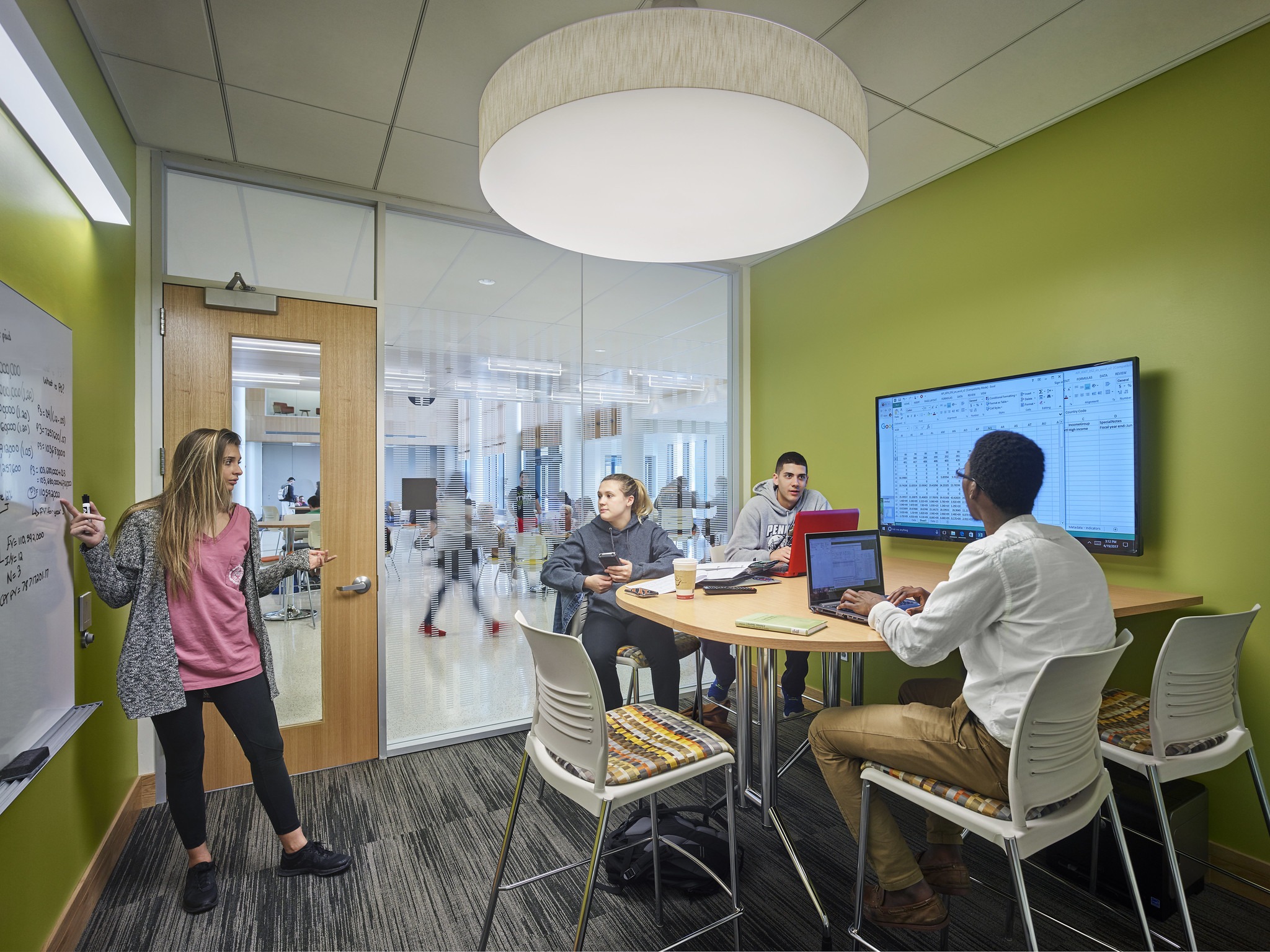 What Does a Data Analyst Really Do? (And How to Become One)